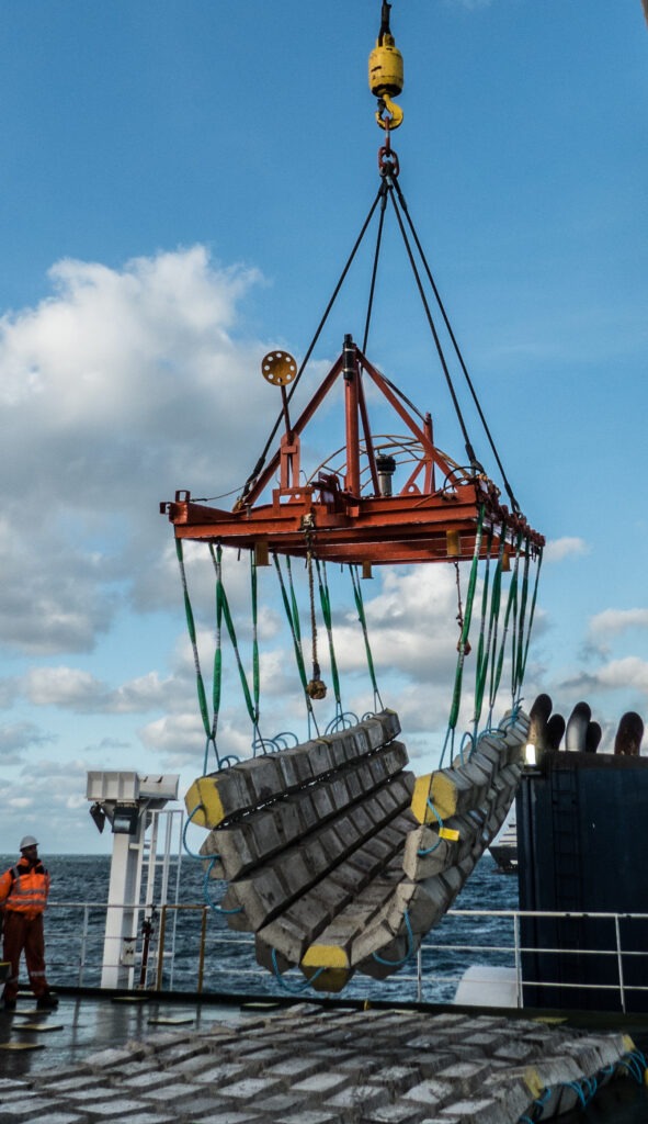 Capri-Torre Annunziata (Mediterranean Sea) Mattresses Installation ...